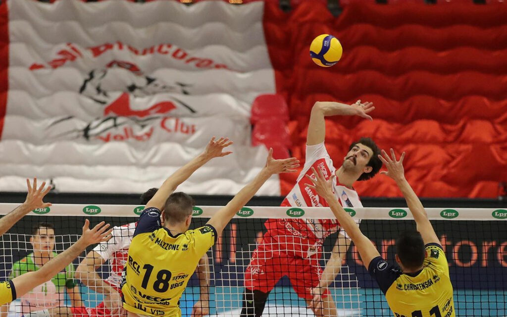 Taylor Sander - USA Volleyball