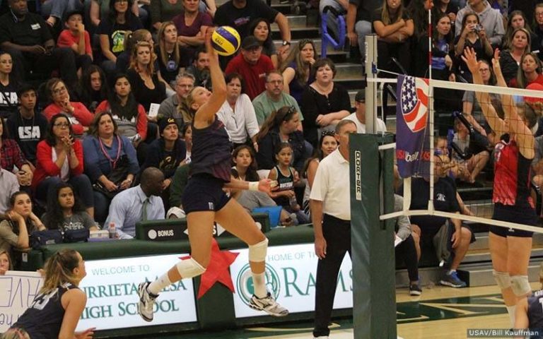 U.S. Women Play Red-Blue for Electrifying Crowd - USA Volleyball